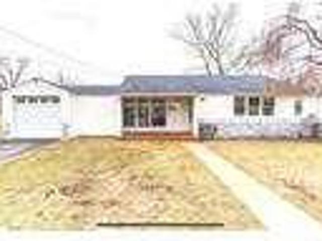 3 bedroom in Hicksville NY 11801