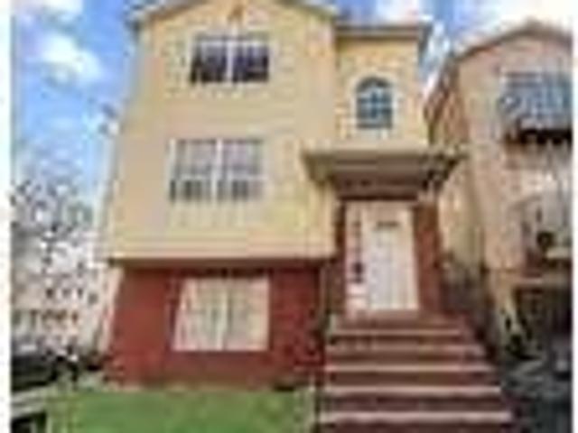 3 bedroom in Irvington New Jersey 07106