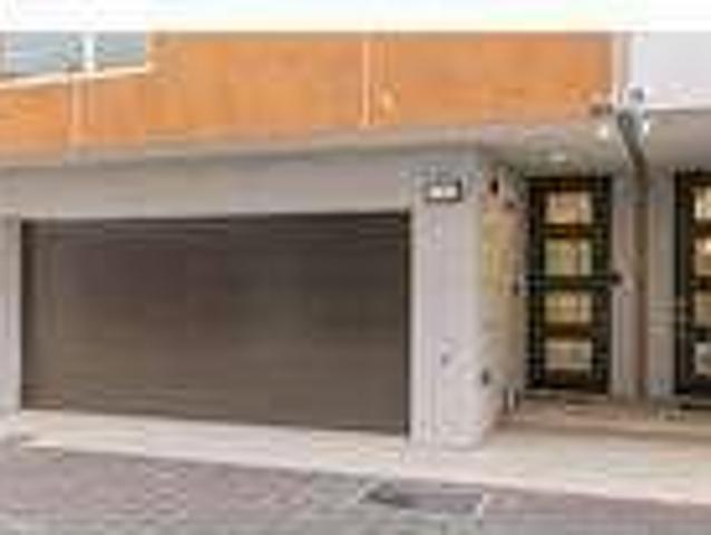 3 bedroom in Los Angeles CA 90038