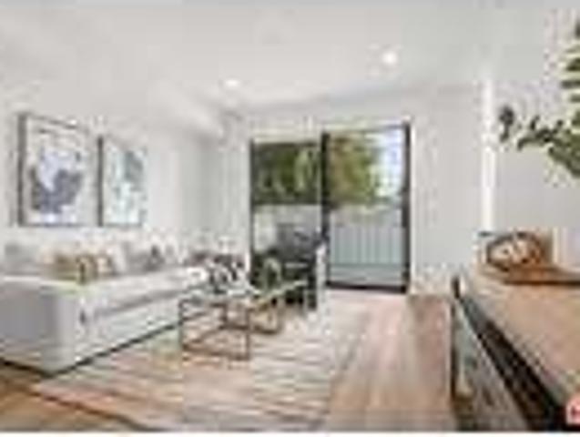 3 bedroom in Los Angeles CA 90048