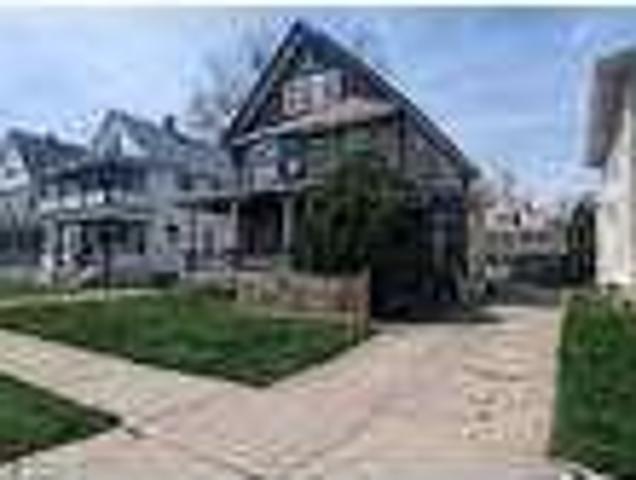 3 bedroom in Lakewood OH 44107