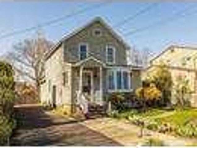 3 bedroom in Lindenhurst NY 11757