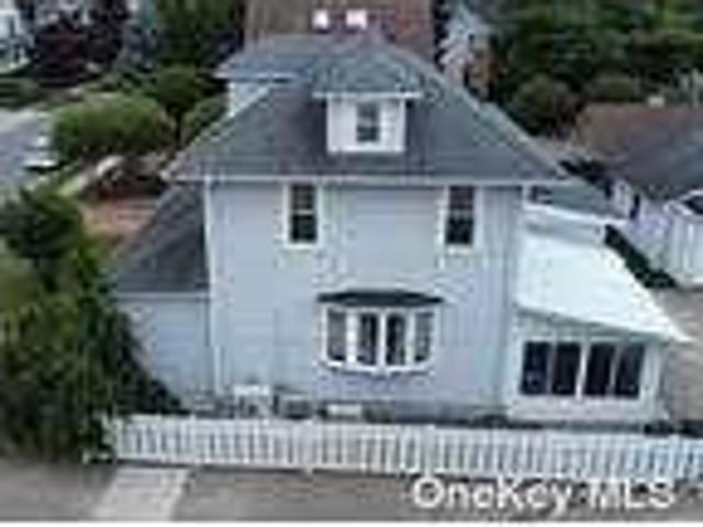 3 bedroom in Lynbrook New York 11563
