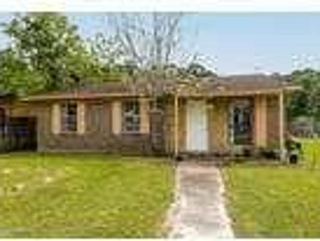 3 bedroom in Moss Point MS 39563