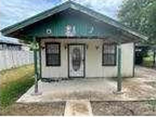 3 bedroom in Mercedes Texas 78570