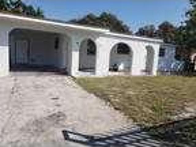 3 bedroom in Miami Gardens FL 33056