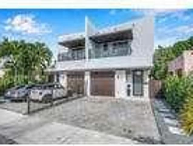 3 bedroom in Miami FL 33145