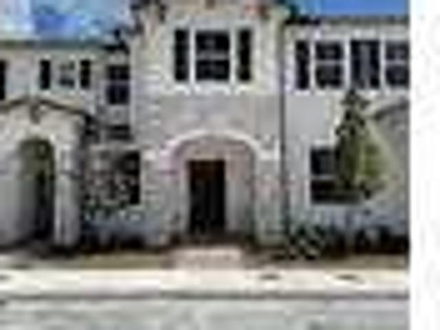3 bedroom in Miami FL 33167
