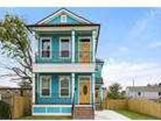 3 bedroom in New Orleans LA 70113
