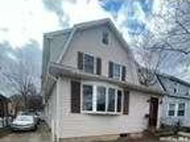 3 bedroom in New Hyde Park NY 11040