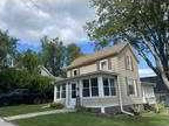 3 bedroom in Savanna Illinois 61074