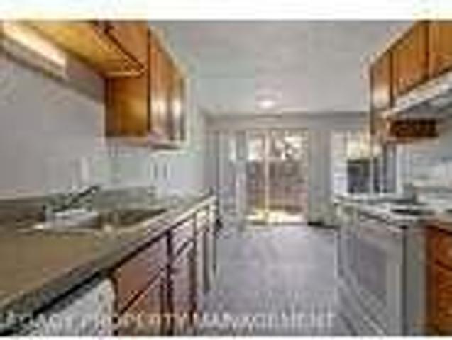 3 bedroom in Portland OR 97236