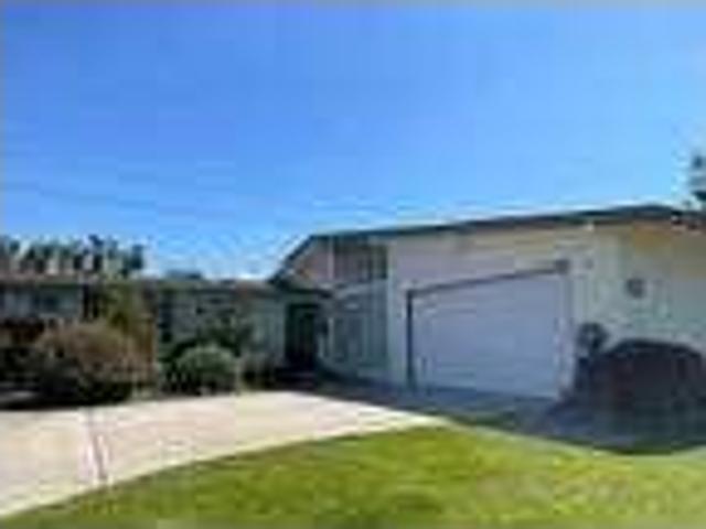 3 bedroom in Rossmoor CA 90720