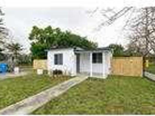 3 bedroom in West Park FL 33023