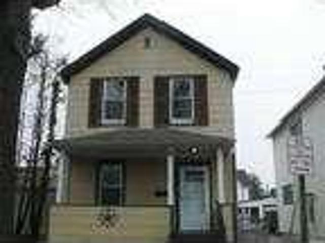 3 bedroom in Westbury NY 11590