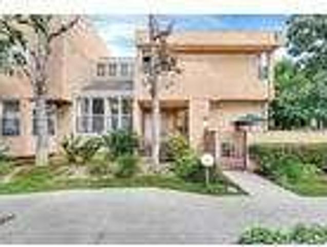 3 bedroom in Tarzana California 91356