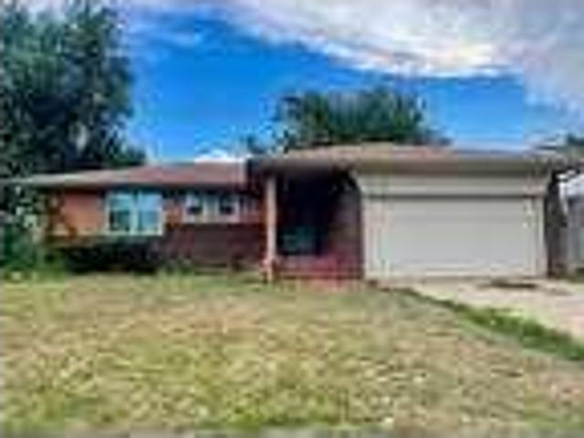 3 bedroom in The Village Oklahoma 73120