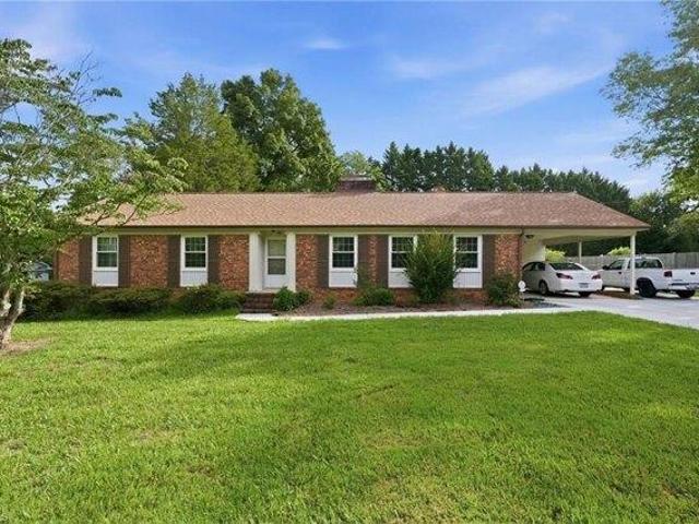 3 bedroom, Jamestown NC 27282 104907261