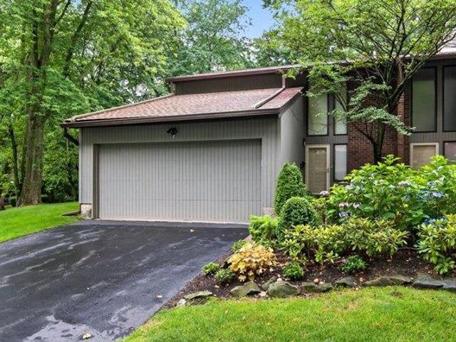 3 bedroom, Jericho NY 11753 92557326