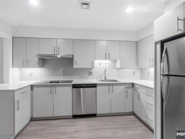 3 bedroom, Jersey City NJ 07305 105125854