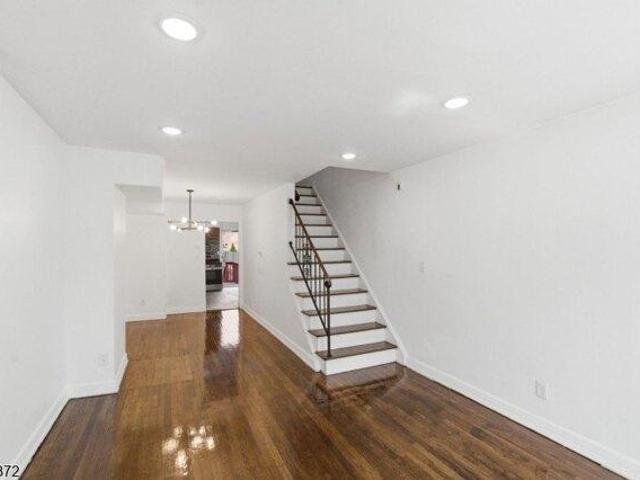 3 bedroom, Jersey City NJ 07305 105143955