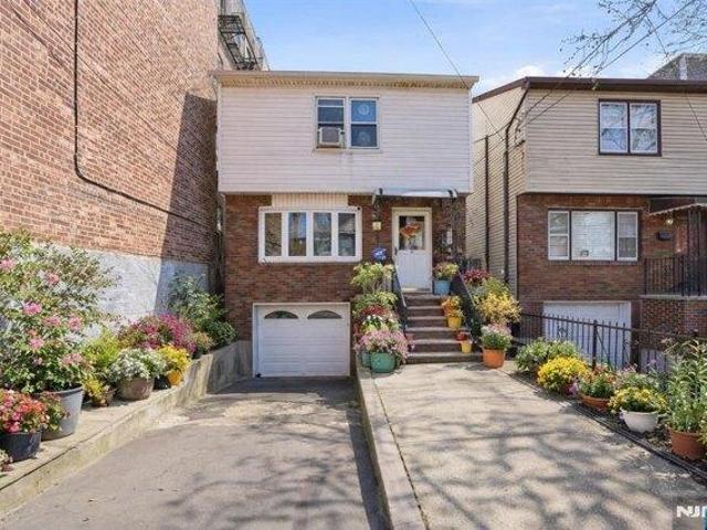 3 bedroom, Jersey City NJ 07305 102029337