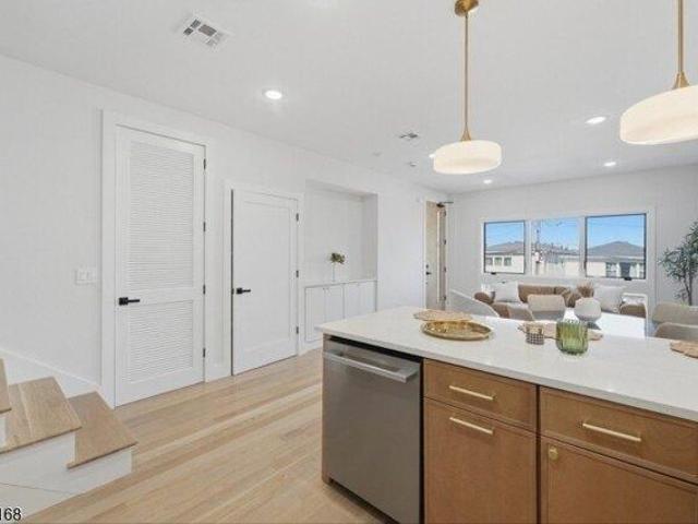 3 bedroom, Jersey City NJ 07307 104607040