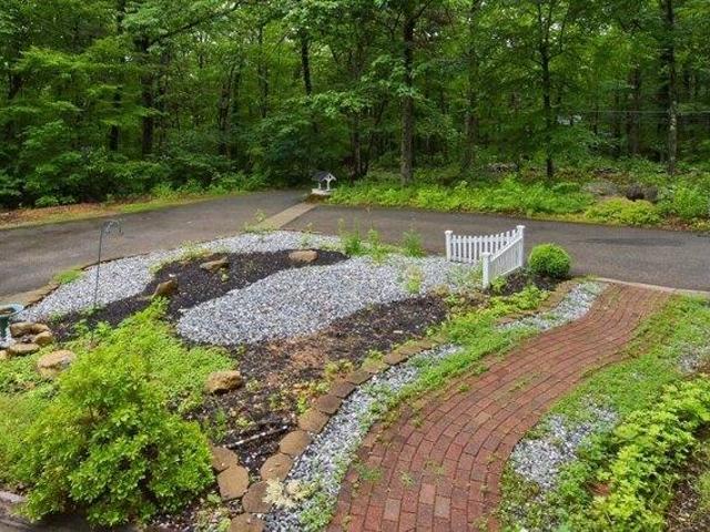 3 bedroom, Oakham MA 01068 105106120