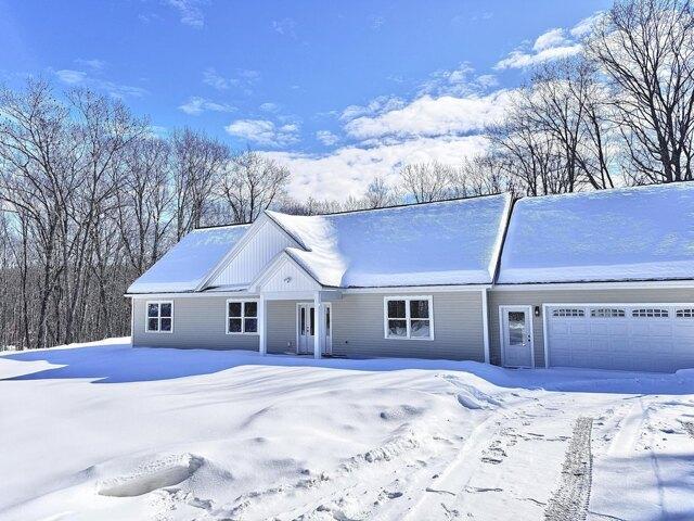 3 bedroom, Oakland ME 04963 102563643