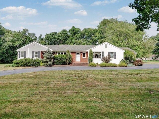 3 bedroom, Orange CT 06477 104445455