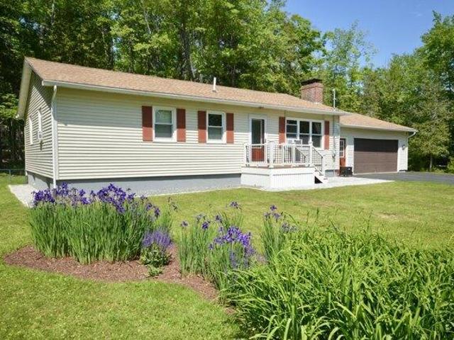 3 bedroom, Orrington ME 04474 103970155