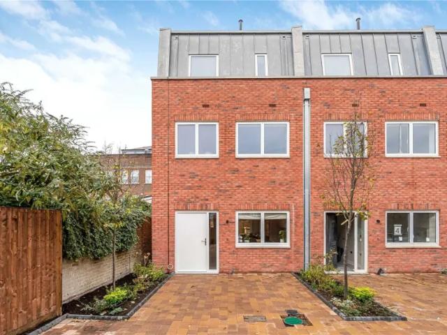 3 Bedroom Other Housing For Rent Ealing London LS102596427