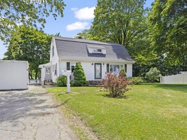 3 bedroom, Oxford MA 01540 104444035