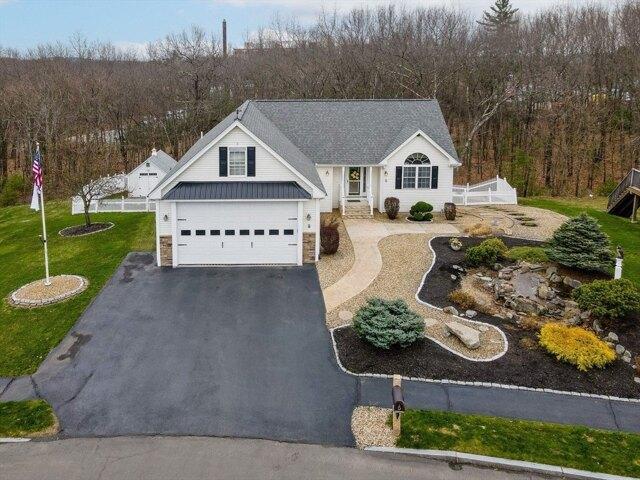 3 bedroom, Lowell MA 01854 102342820