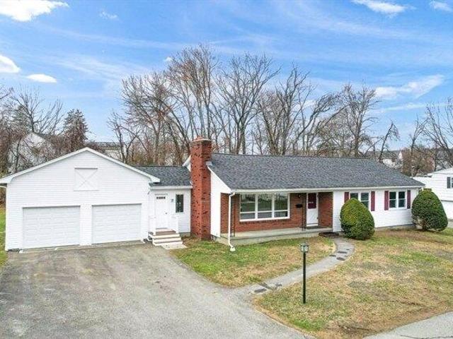 3 bedroom, Lowell MA 01854 102345849