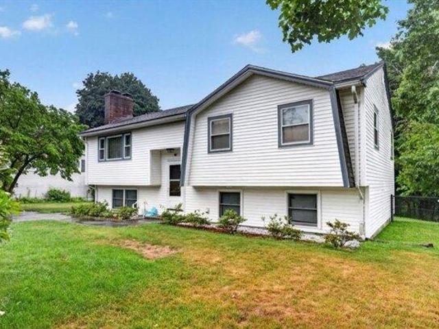 3 bedroom, Lowell MA 01854 104812201