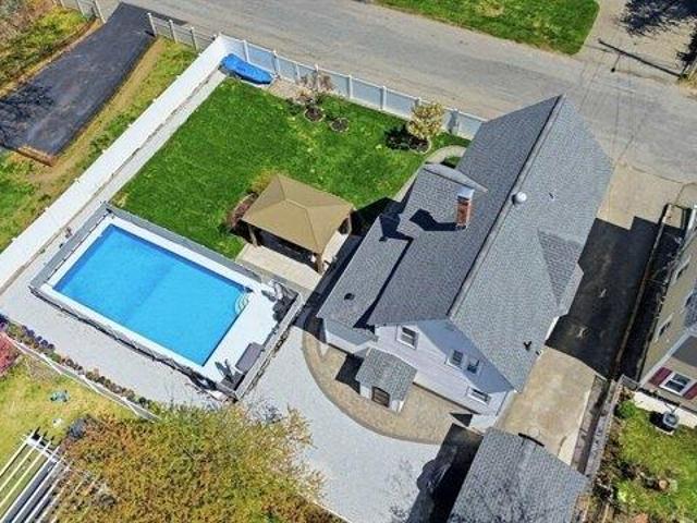 3 bedroom, Lowell MA 01851 105081384