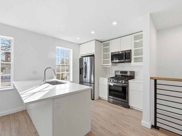 3 bedroom, Lowell MA 01852 101799671