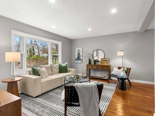 3 bedroom, Lowell MA 01852 104116411