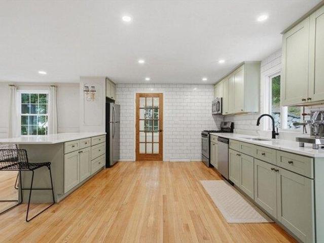 3 bedroom, Lowell MA 01852 104541372