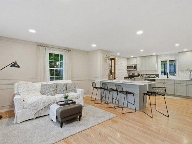 3 bedroom, Lowell MA 01852 105060614