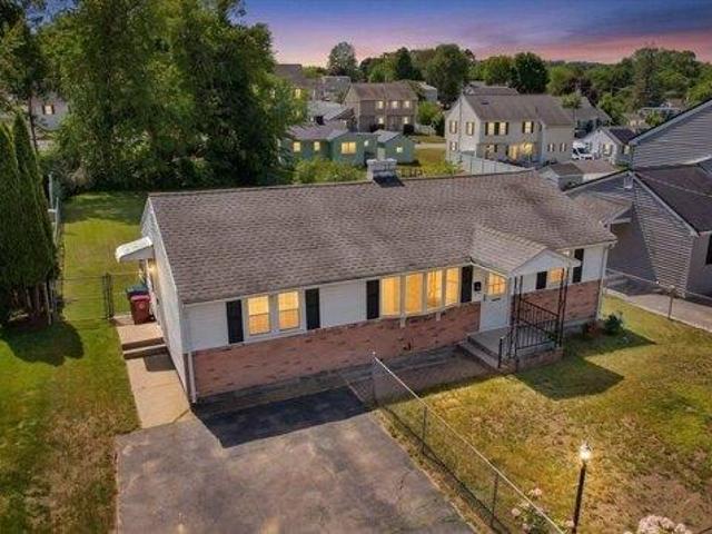3 bedroom, Lowell MA 01852 105144477