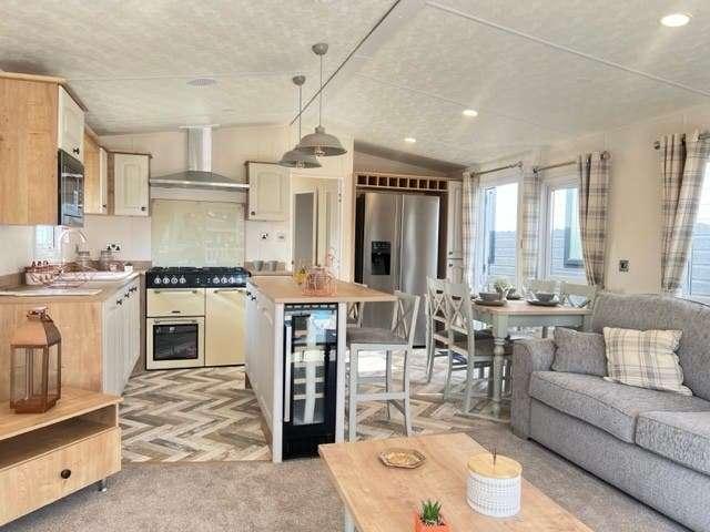 3 Bedroom Lodge Character Property