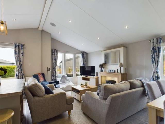 3 Bedroom Lodge Character Property