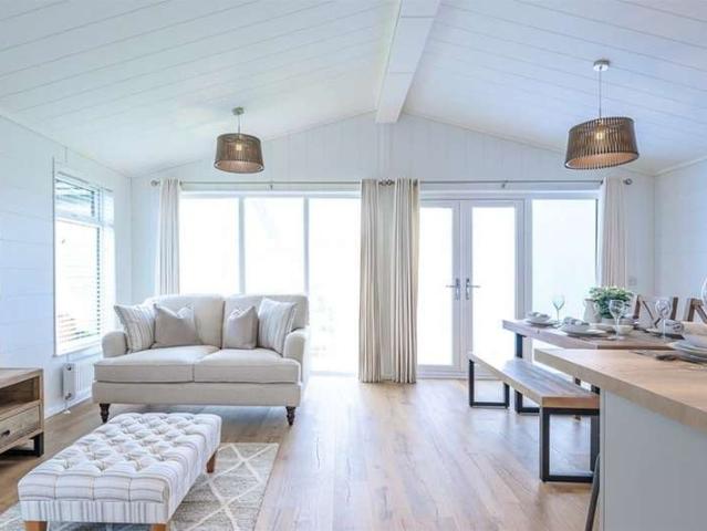 3 Bedroom Lodge Character Property