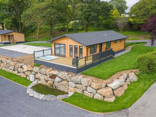 3 Bedroom Lodge Character Property