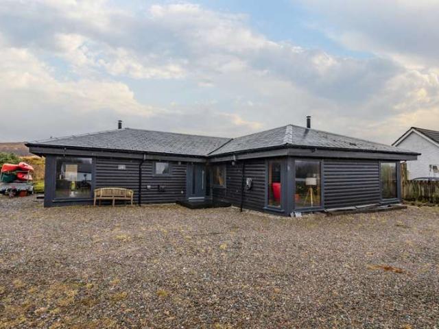 3 Bedroom Lodge Character Property