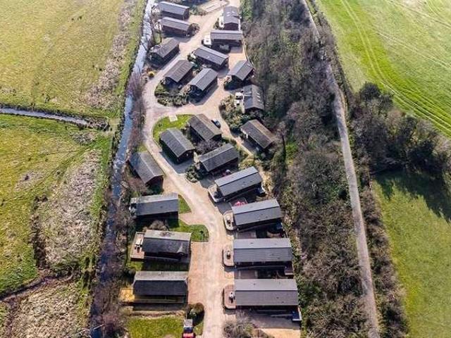 3 Bedroom Lodge Character Property