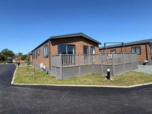 3 Bedroom Lodge Character Property