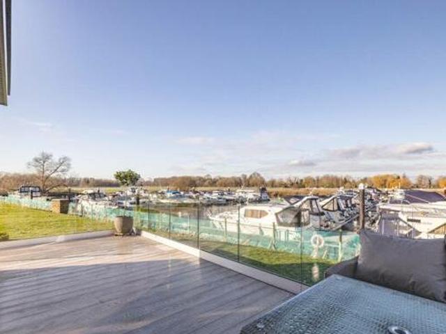3 Bedroom Lodge For Rent In Windsor, Berkshire